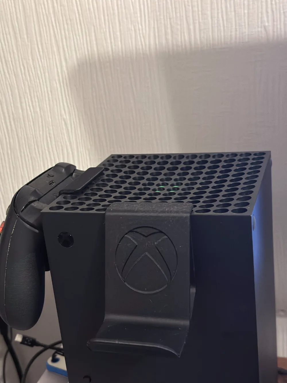 Xbox controller stand for console by Memel Magic MakerWorld: Download ...