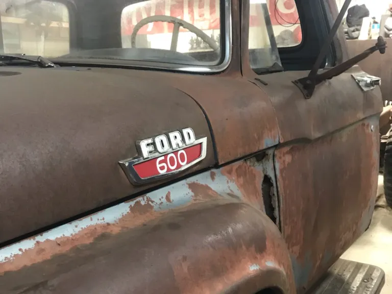 Ford F600 - Hood Side Emblem Insert - Free 3D Print Model - MakerWorld