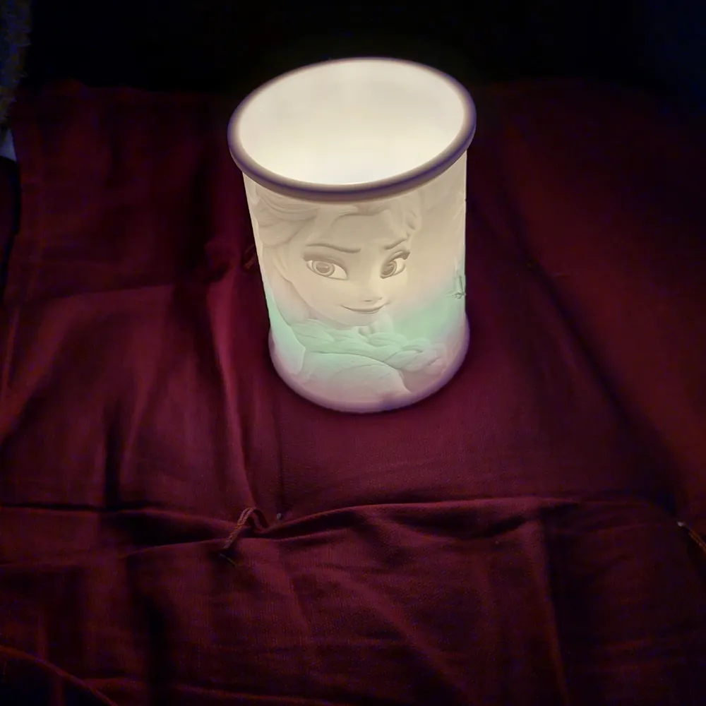 Elsa lamp by BARAKALDESAMANITAS - MakerWorld