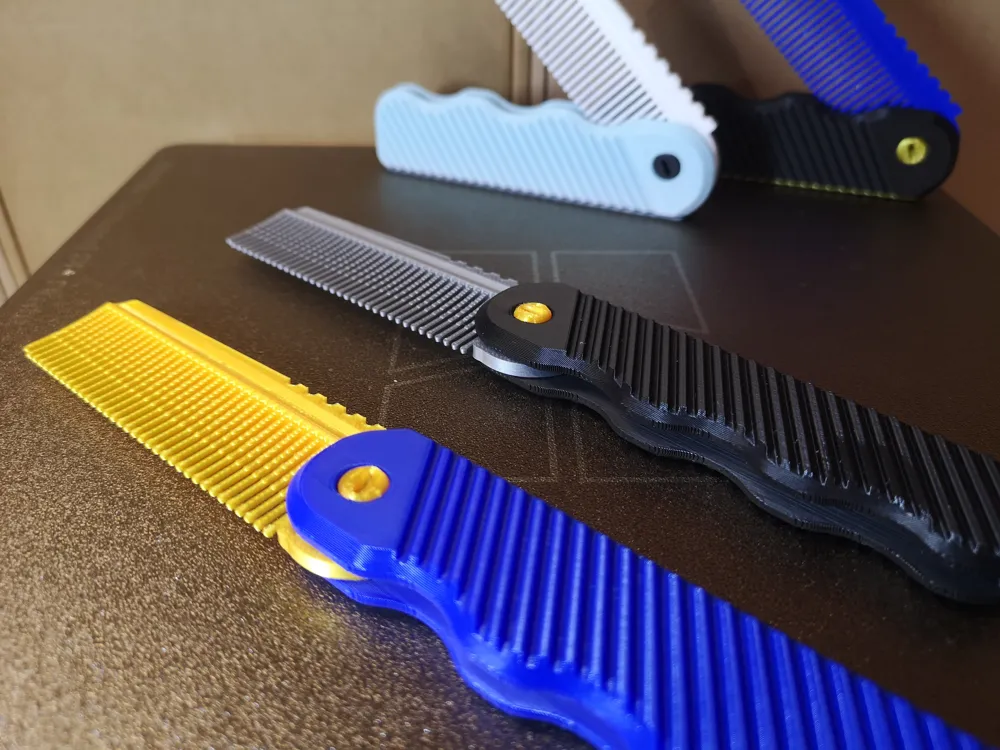 Foldable Tactical Comb - EDC Pocket Comb - Free 3D Print Model - MakerWorld