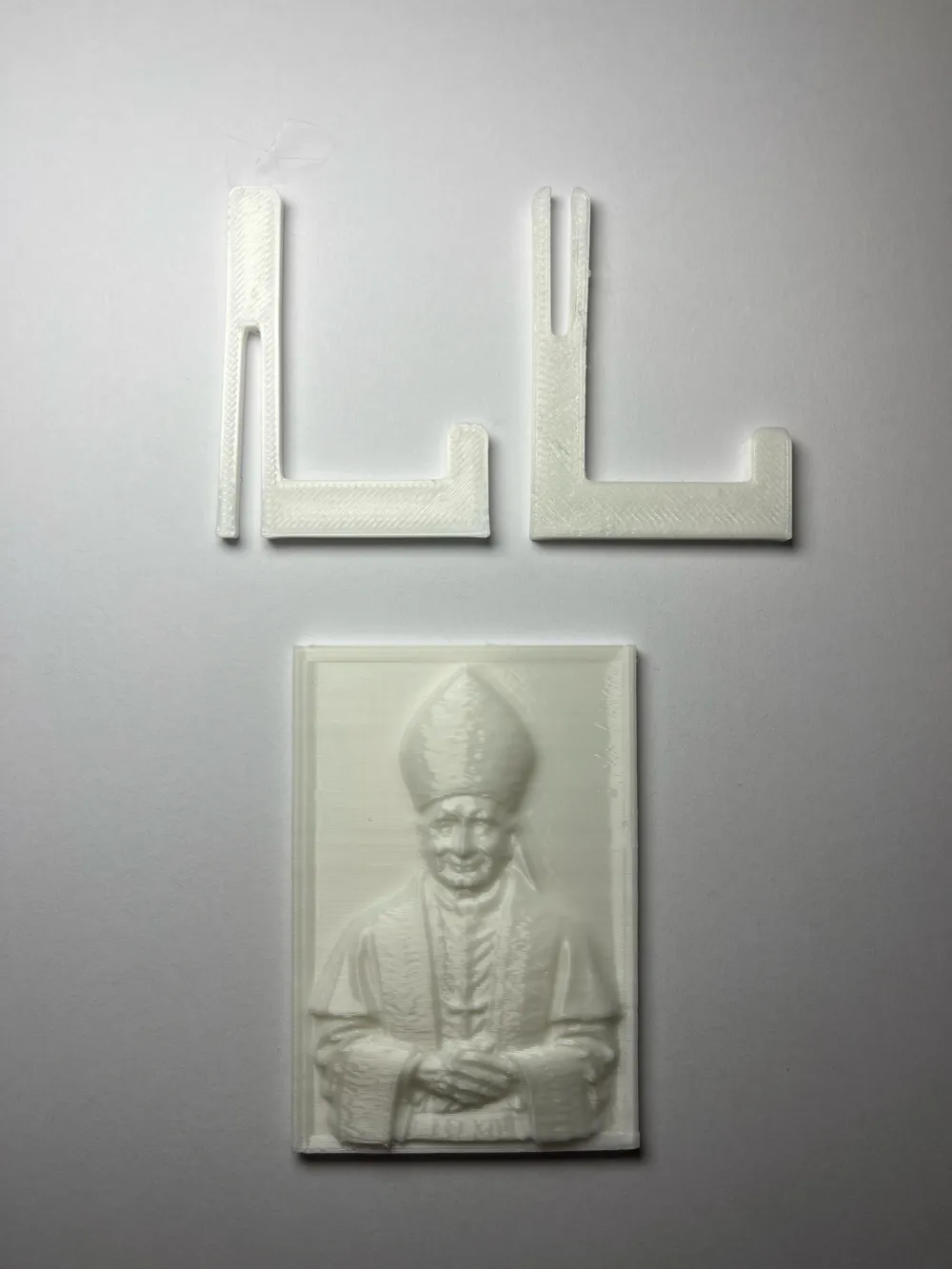 pope LEO XIV Portrait plaque - Free 3D Print Model - MakerWorld