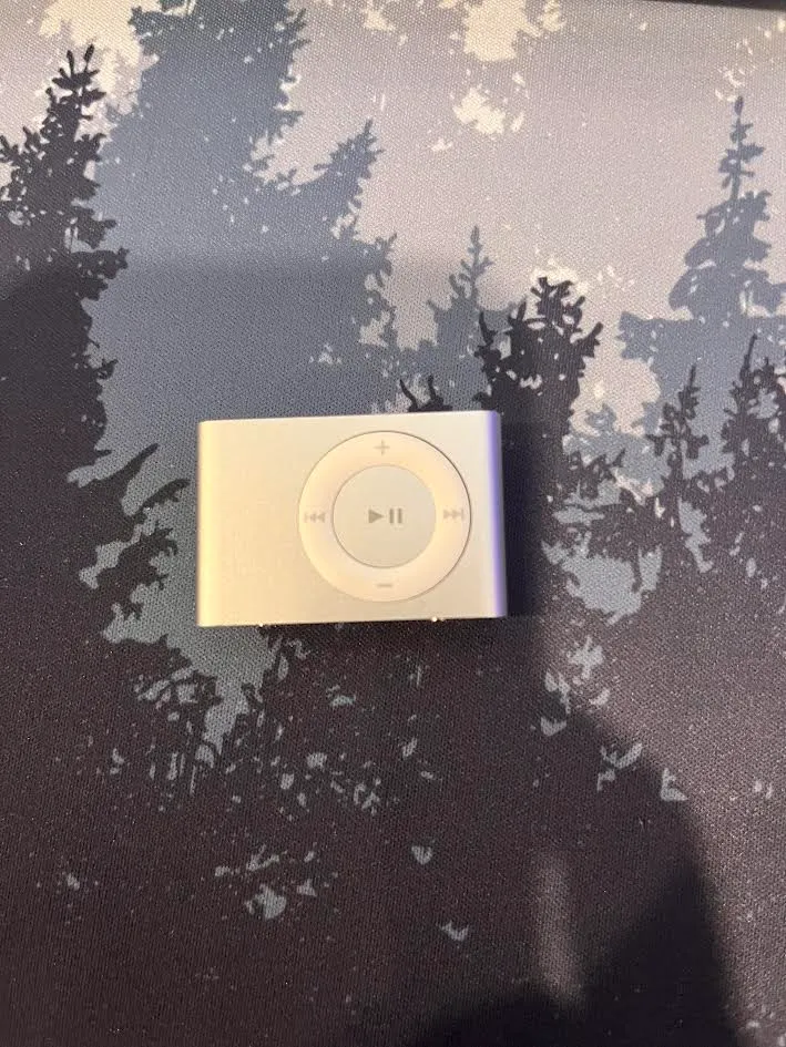iPod Shuffle 2 Keychain Attachment - Free 3D Print Model - MakerWorld