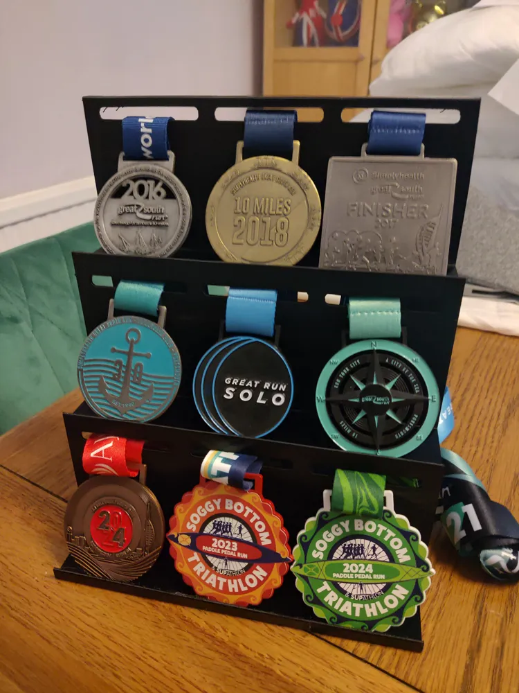 Minimalist Medal Display Stand - Free 3D Print Model - MakerWorld