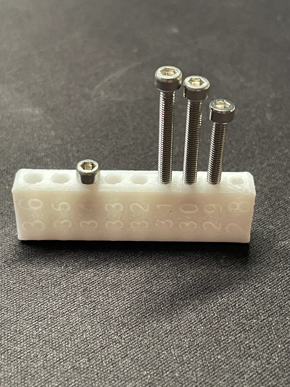 M3 Bolt Tolerance Test (2.8-3.6mm) by Xander's Builds - MakerWorld