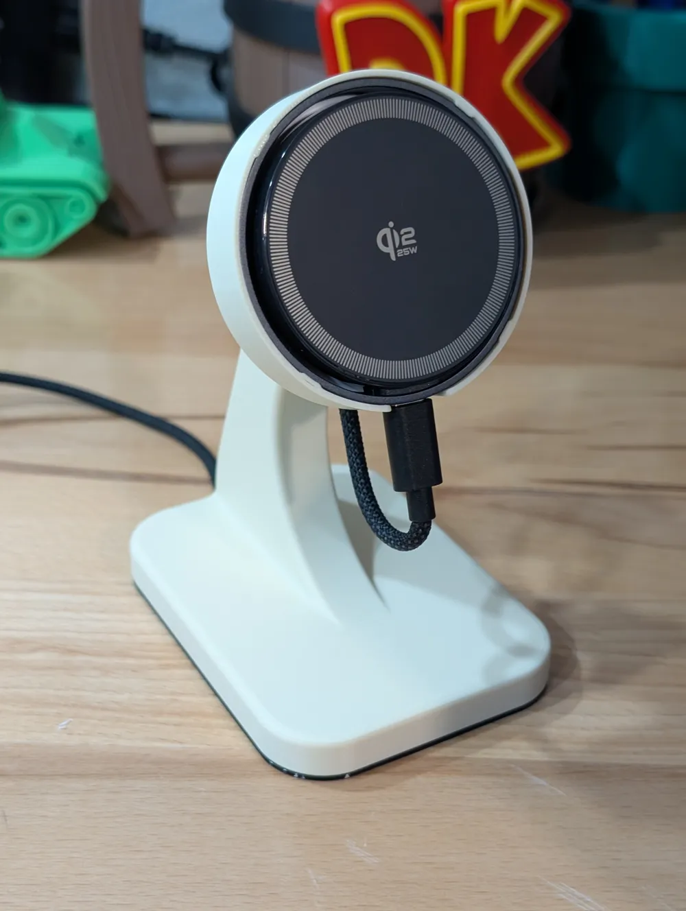 Tilting Magnetic Phone Stand (MagSafe/Pixelsnap) by anselor MakerWorld ...