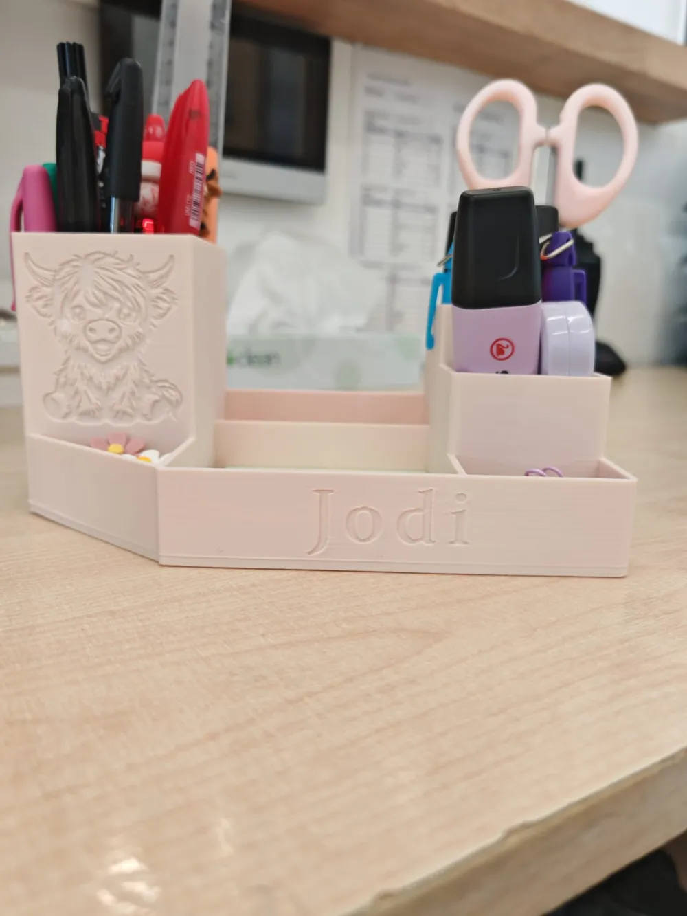 Highland Cow Desk Organiser/Personalise - Free 3D Print Model - MakerWorld