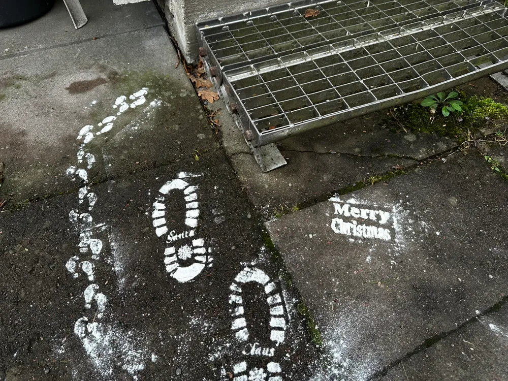 Santa’s Magical Footprint Kit by Jassuntassut MakerWorld: Download Free ...