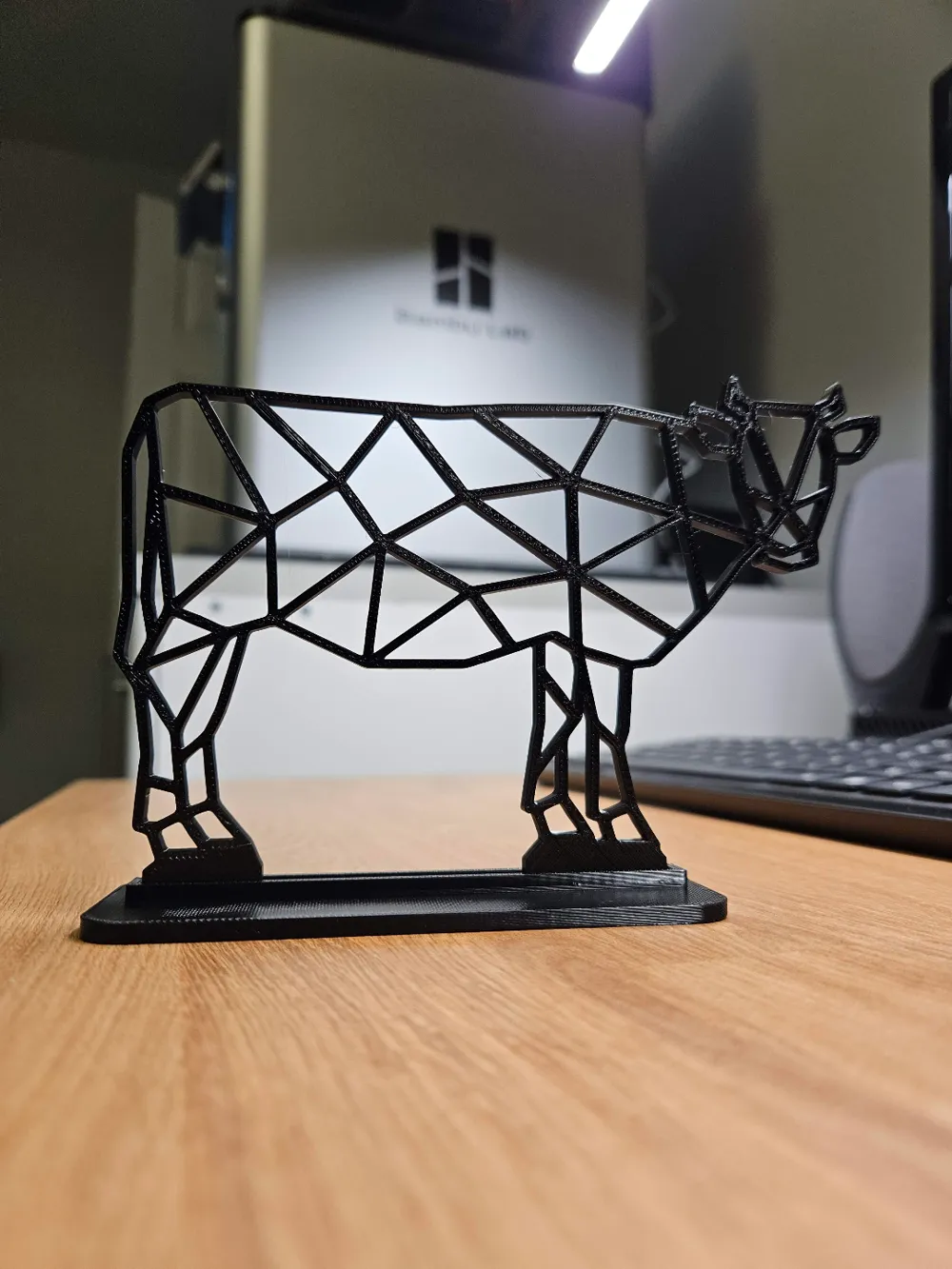 Geometric Low Poly - Cow - With Stand by JF-699 - MakerWorld