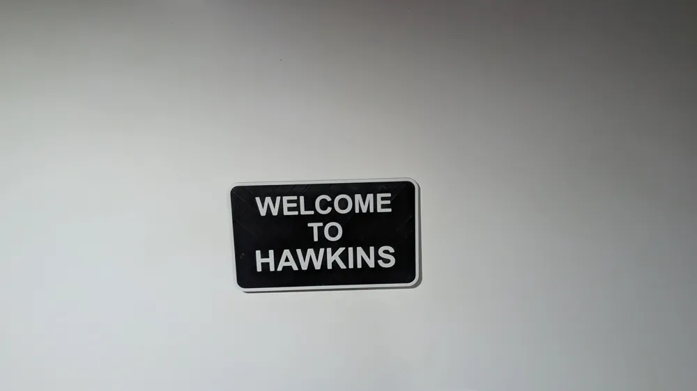 Bienvenue aux panneaux Hawkins. Différentes tailles. - Modèle d ...