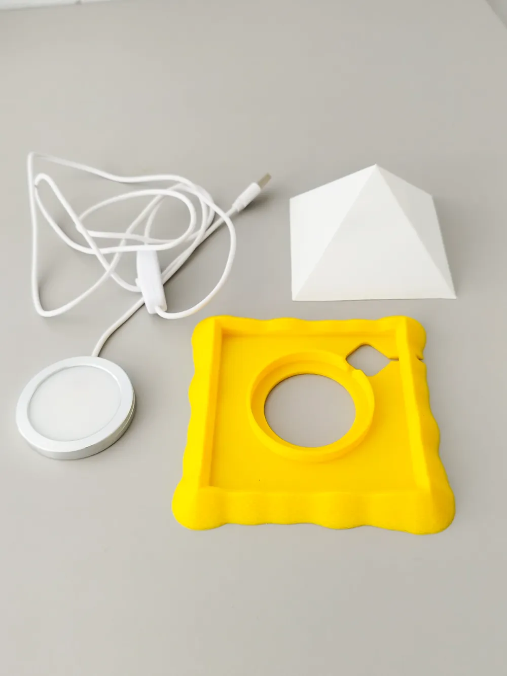 Pyramid LED Lamp by Lrplana - MakerWorld