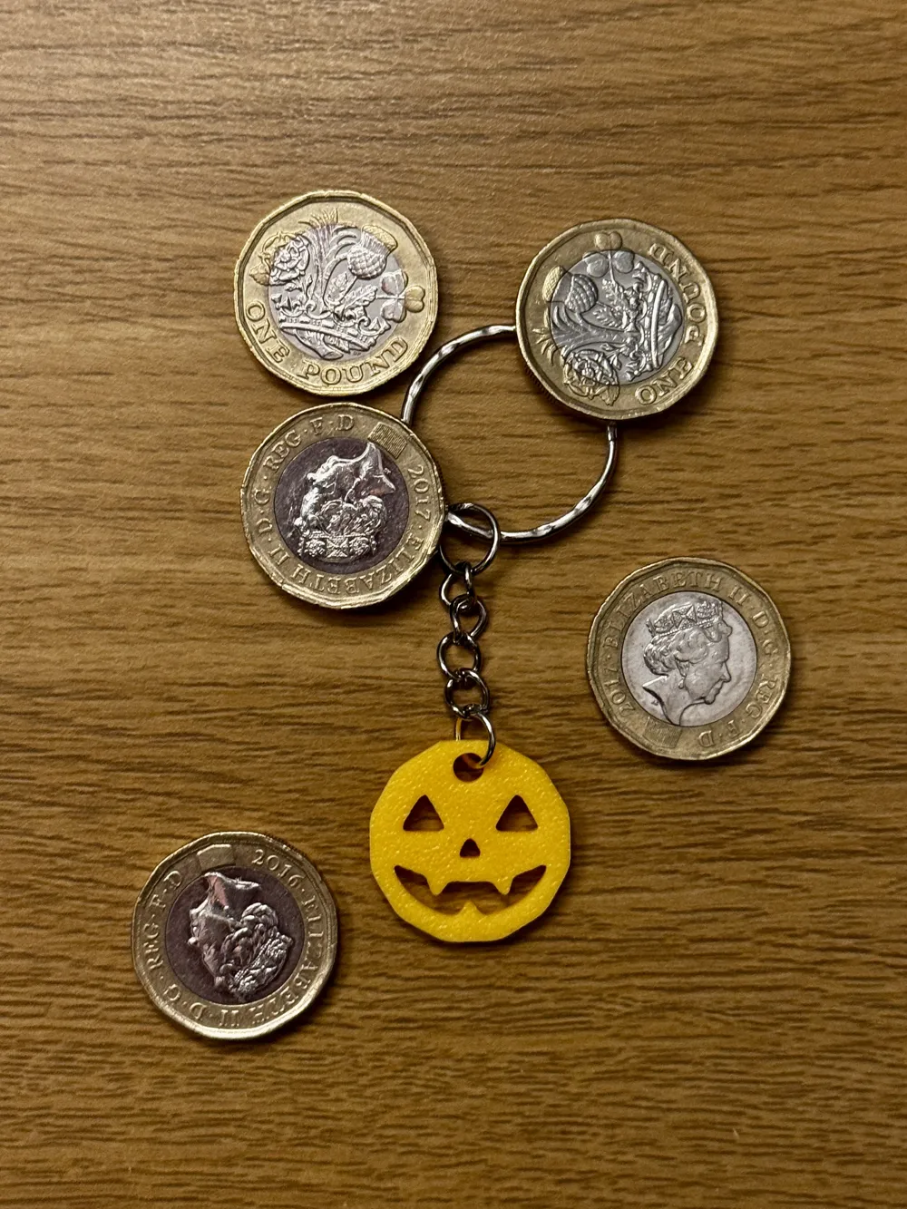 £1 Pumpkin Coin with Keychain Hole (Pound Coin) by SM3y MakerWorld ...