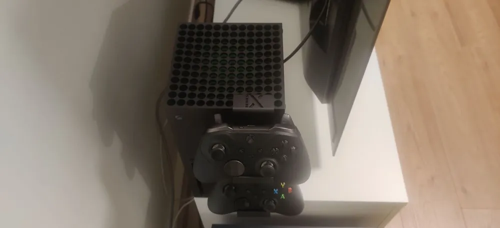 Xbox Series X controller rack with logo - Free 3D Print Model - MakerWorld