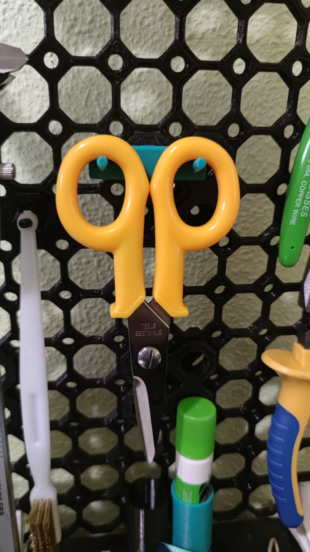 Scissors Holder for Multiboard Remixed by Odei - MakerWorld