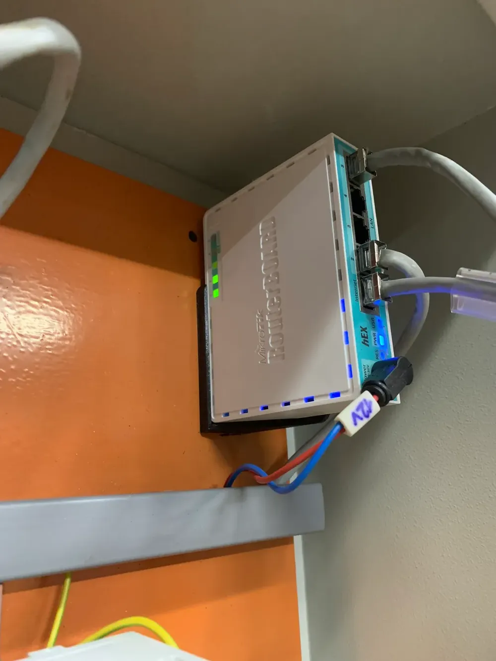 Mikro Tik hEX RouterBOARD MOUNT by sa6k0 - MakerWorld