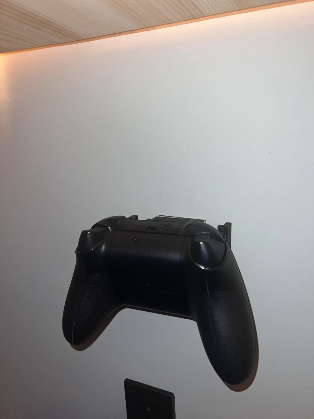 Xbox controller wall or under-desk mount by Jørgen - MakerWorld