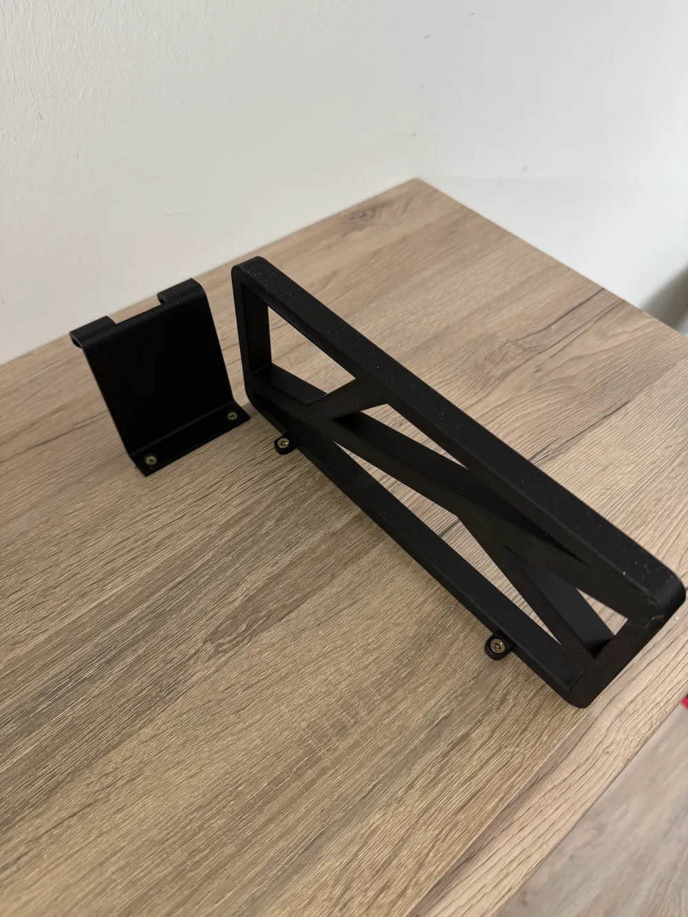 Modern Monitor Lifter (+ Cell phone holder) by Felix Mülling MakerWorld ...