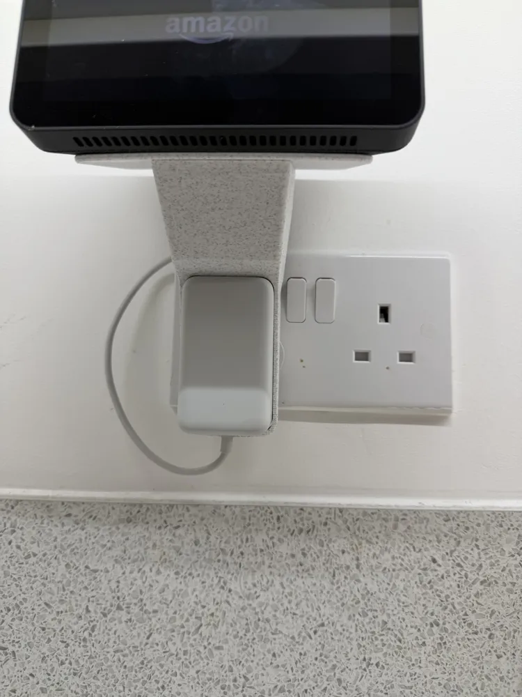 echo show 5 plug stand - Free 3D Print Model - MakerWorld