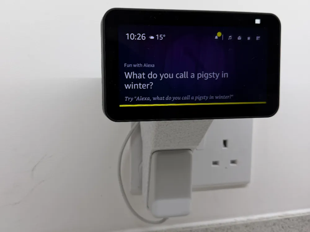 echo show 5 plug stand - Free 3D Print Model - MakerWorld
