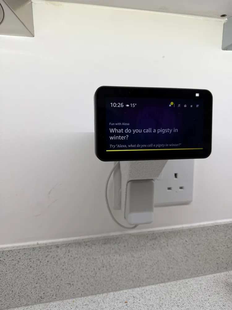 echo show 5 plug stand - Free 3D Print Model - MakerWorld