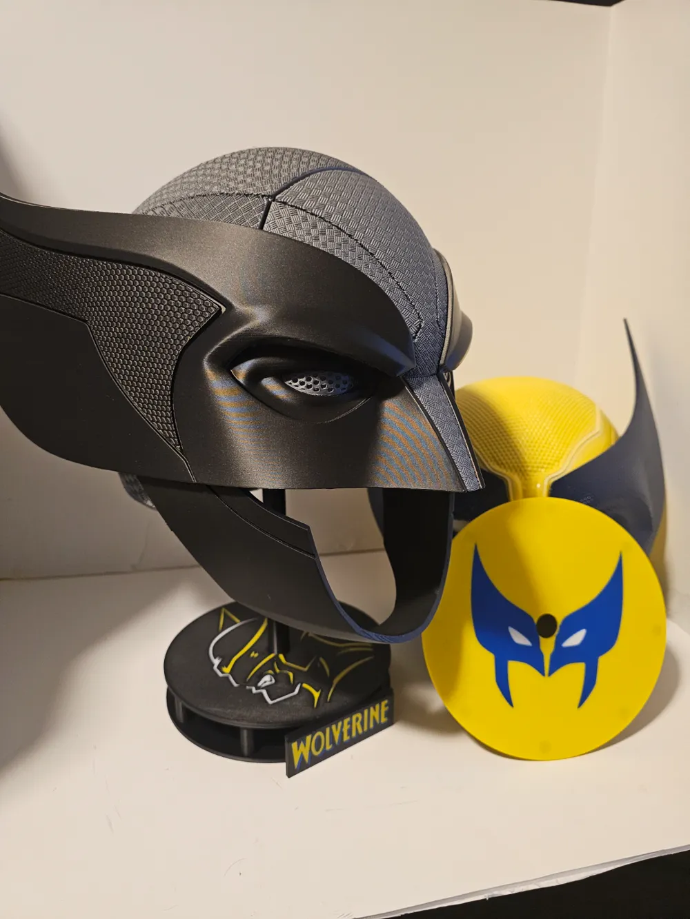 Wolverine Helmet Stand w/ changeable face plates by bbush362 MakerWorld ...