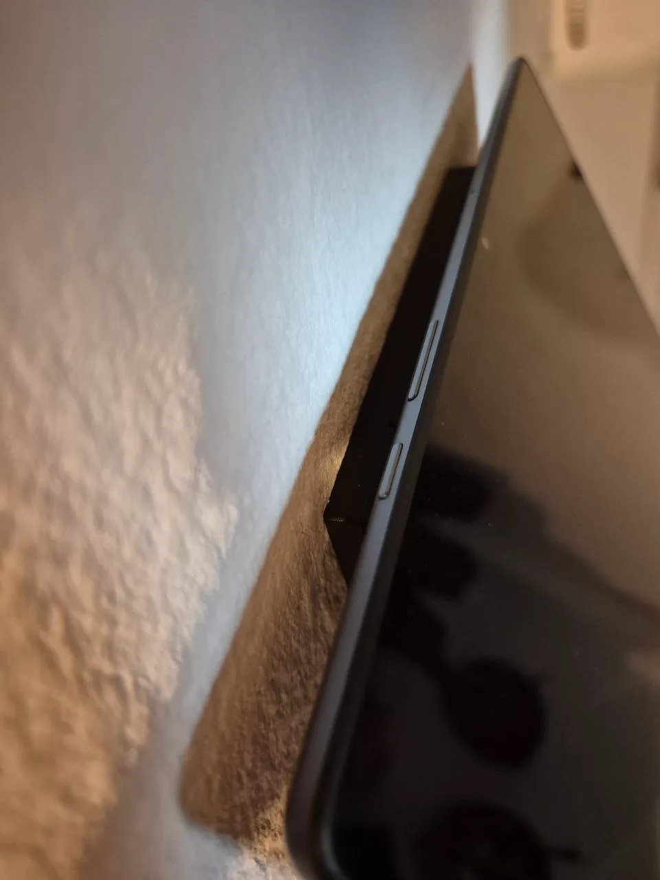 "Invisible" Tablet Wall Mount by LunarWhisper64 MakerWorld: Download ...