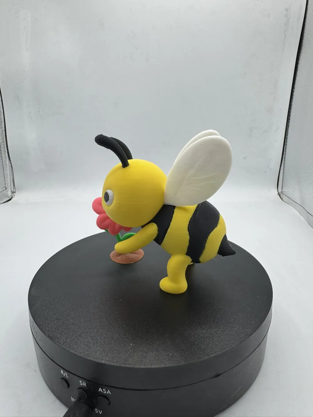 Cute Chibi Bee Smelling a Flower - Free 3D Print Model - MakerWorld