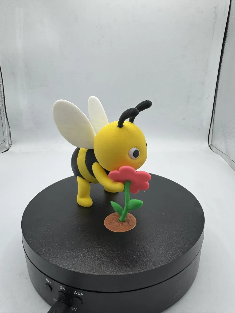 Cute Chibi Bee Smelling a Flower - Free 3D Print Model - MakerWorld