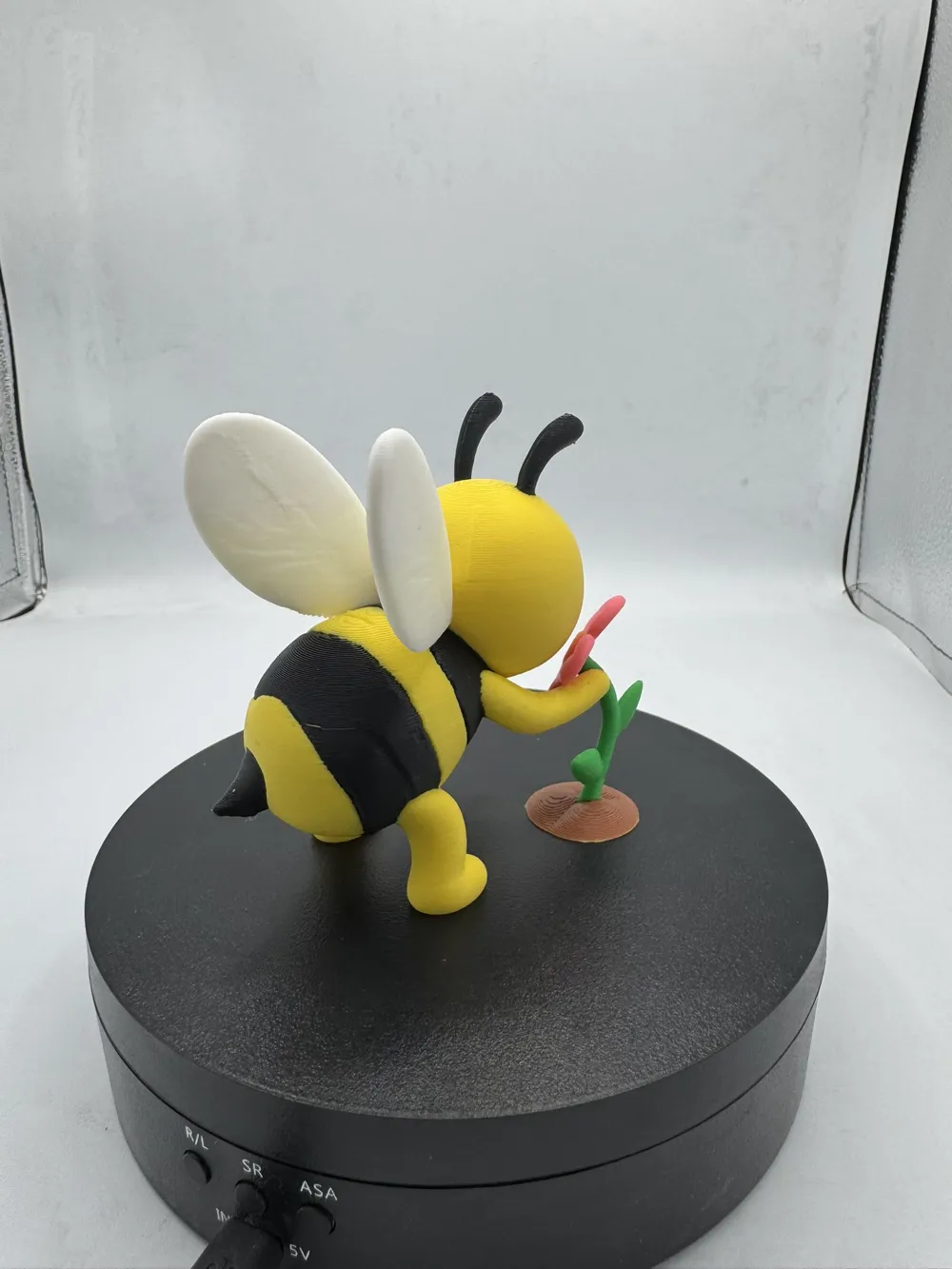 Cute Chibi Bee Smelling a Flower - Free 3D Print Model - MakerWorld