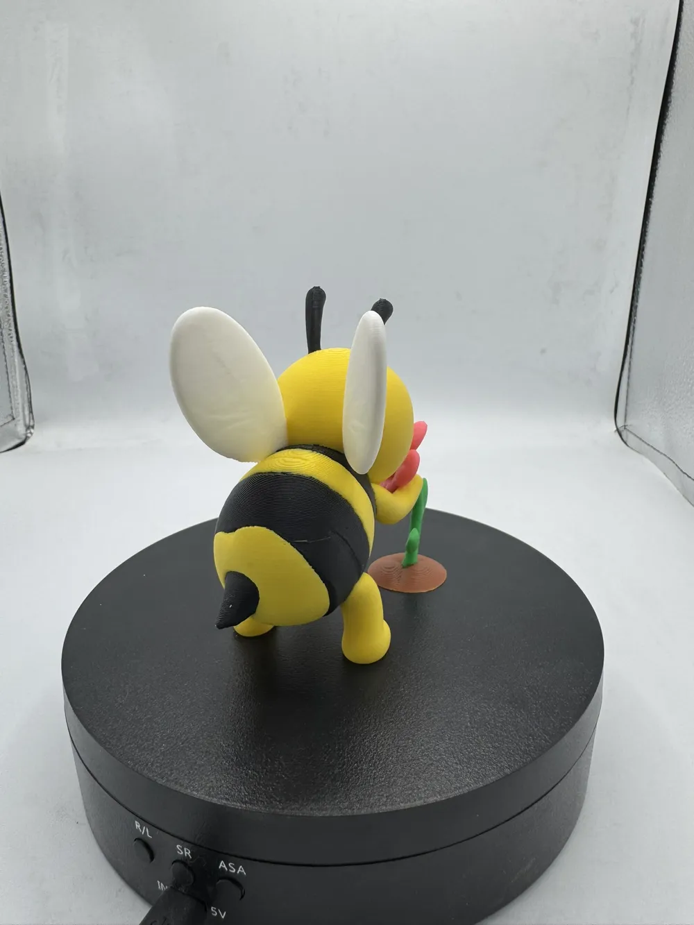 Cute Chibi Bee Smelling a Flower - Free 3D Print Model - MakerWorld