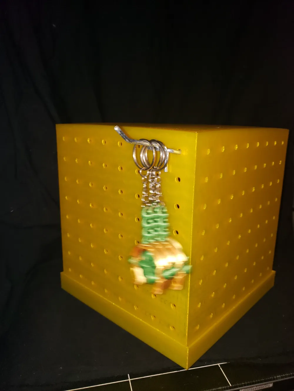 Spinning Peg Board Cubicle display by Chase3d - MakerWorld