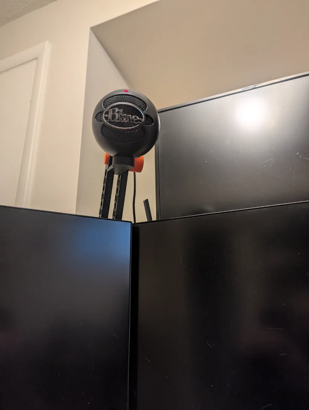 Sim Rig Blue Snowball Mic arm Remixed by elite_cyborg MakerWorld ...