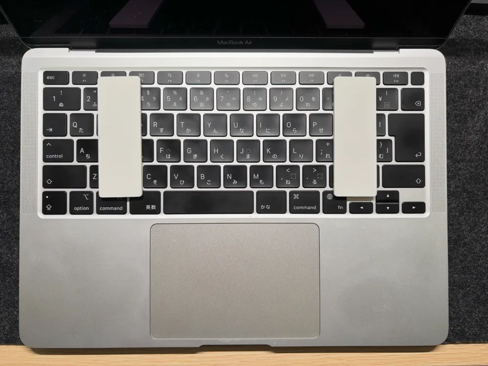 A stand to place a keyboard on a MacBook Air by ren - MakerWorld