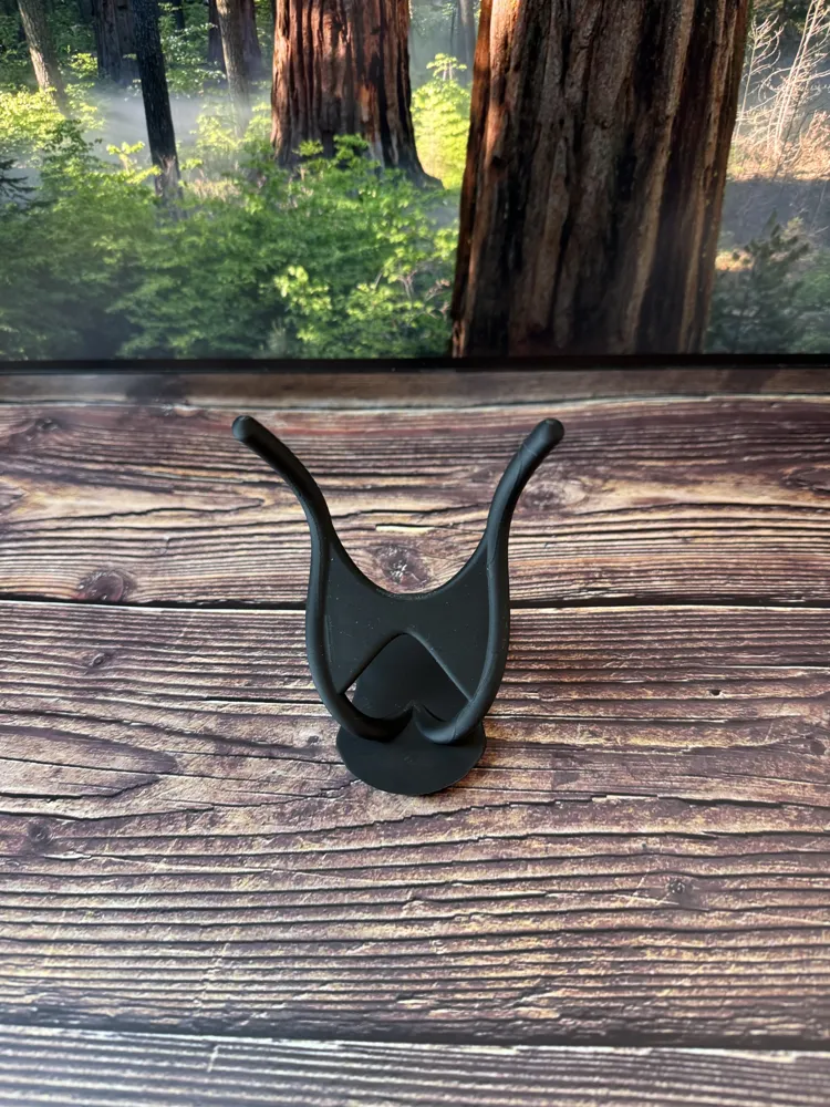Cosplay Mask Stand - Loki's Mask by Slippery Stitch MakerWorld ...