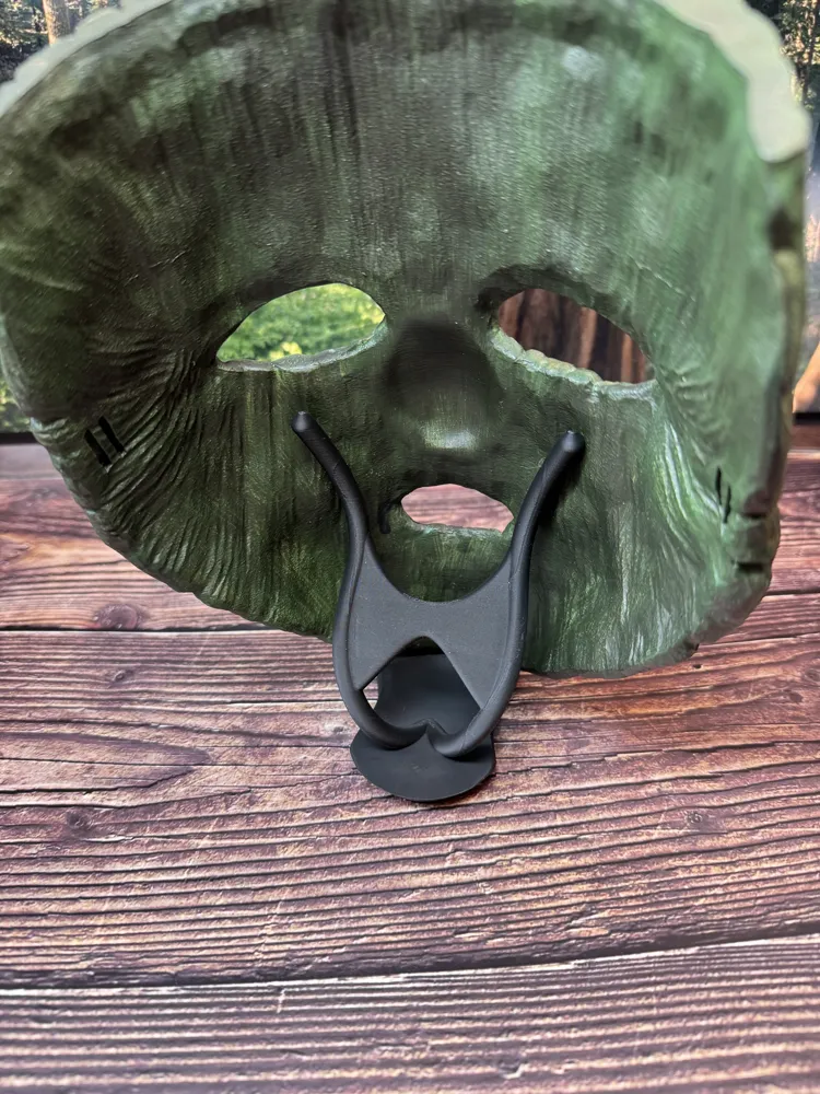 Cosplay Mask Stand - Loki's Mask by Slippery Stitch MakerWorld ...