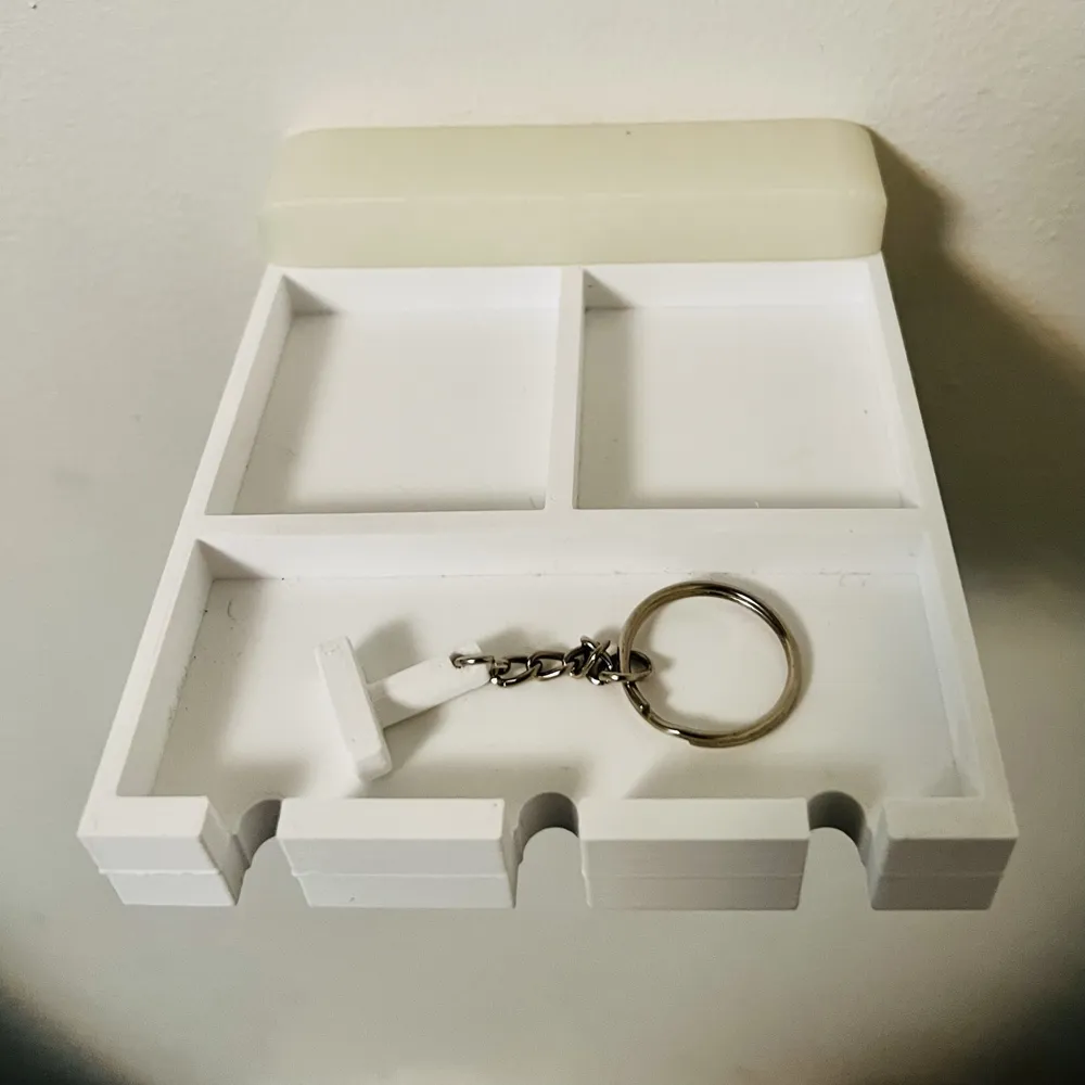 Wall mounted catch all tray by Stevoo - MakerWorld