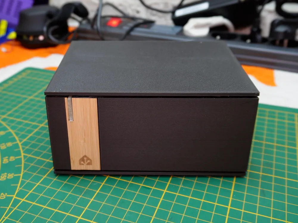 NAS R1 (Aoostar/Topton) custom enclosure by Tom's Basement - MakerWorld