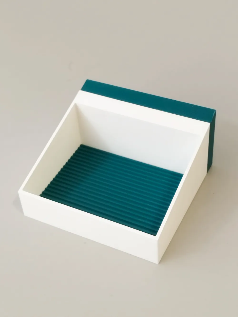 Small scalable multipurpose tray. by LrplanaMakerWorld: Download Free ...
