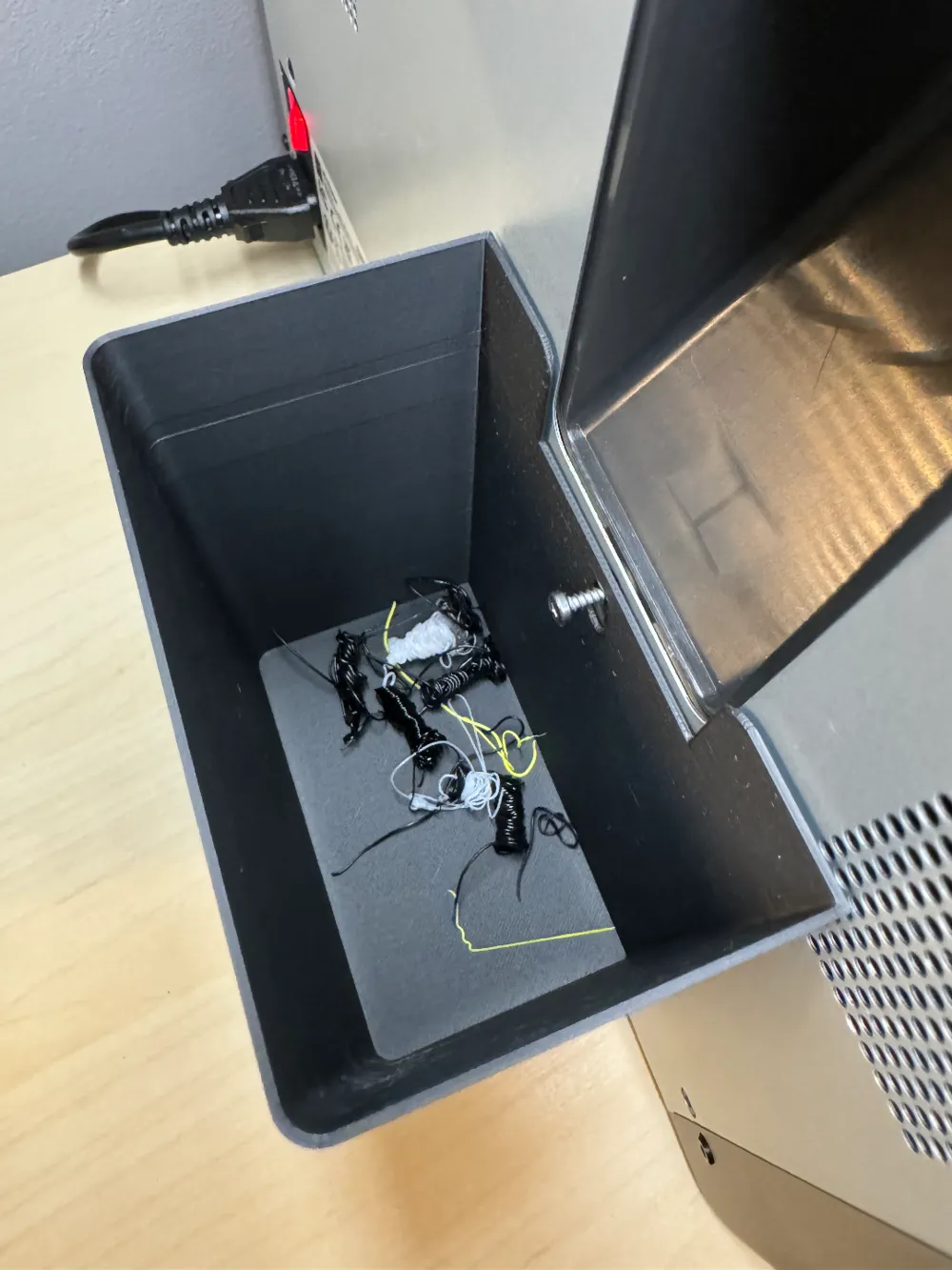 X1C/P1S Filament "Poop" Chute - Screw Mounted by Lukas - MakerWorld