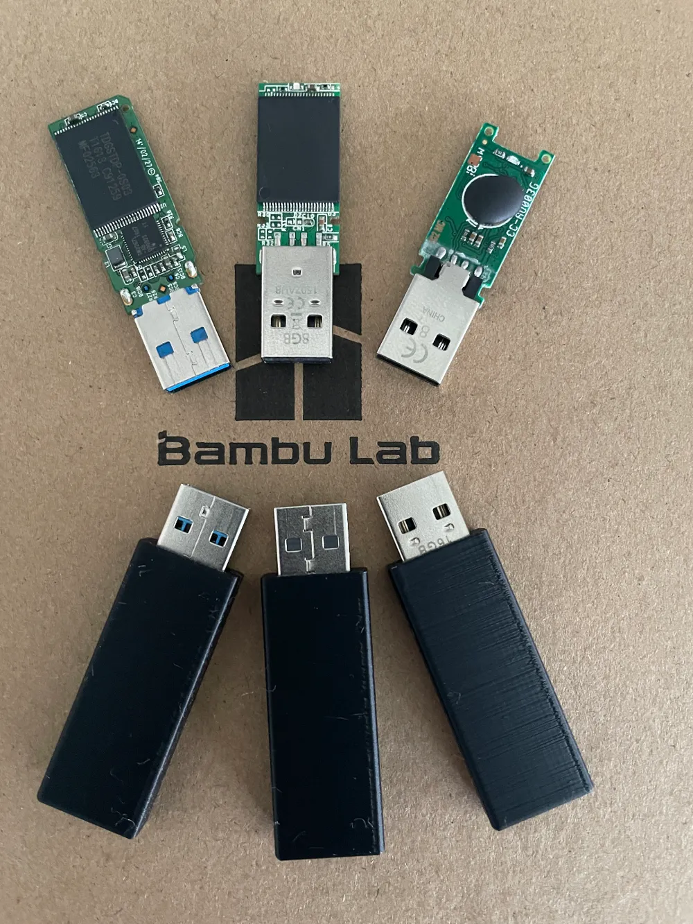 universal themed USB thumbdrives by Manuarmata - MakerWorld