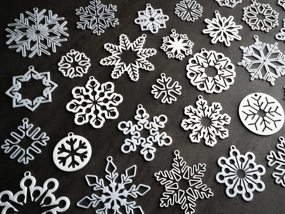 170 Medium Snowflakes collection with hanging loops by FinalFrag ...