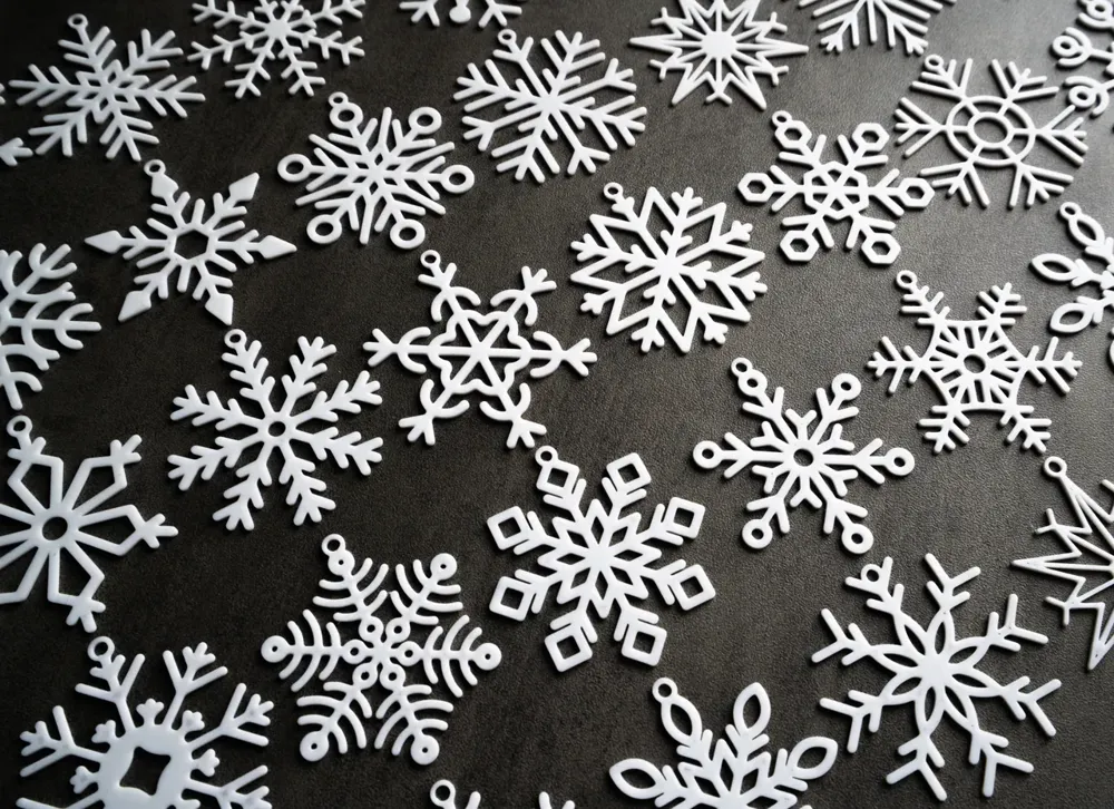 170 Medium Snowflakes collection with hanging loops by FinalFrag ...