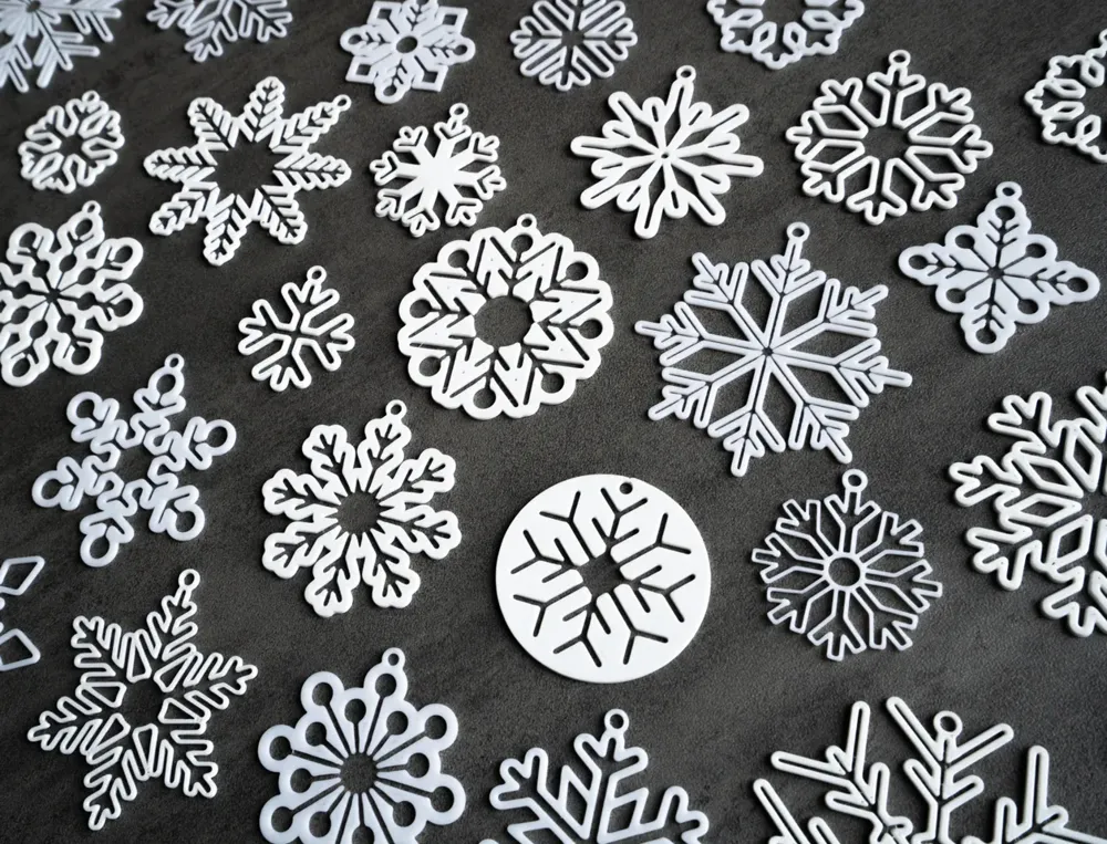 170 Medium Snowflakes collection with hanging loops by FinalFrag ...