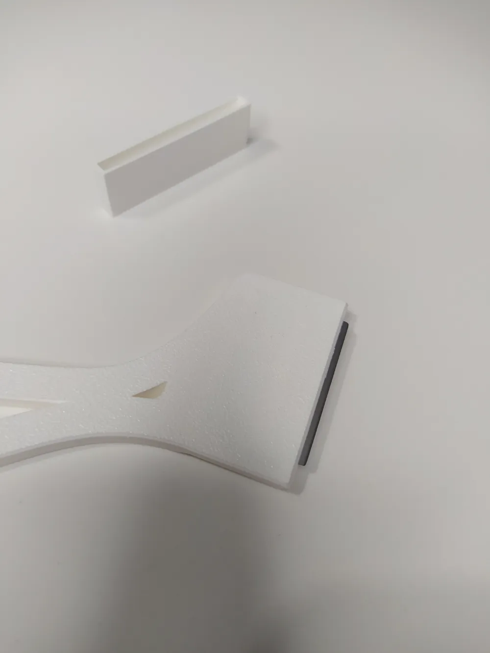 Ergonomic Razor Blade Scraper Handle by 3dagon MakerWorld: Download ...