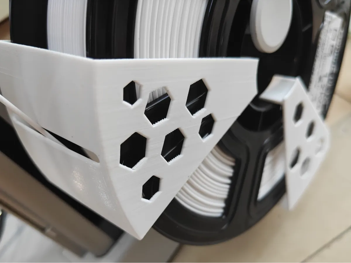 Filament guide anti-filament tangling artifact a small hanger no ...