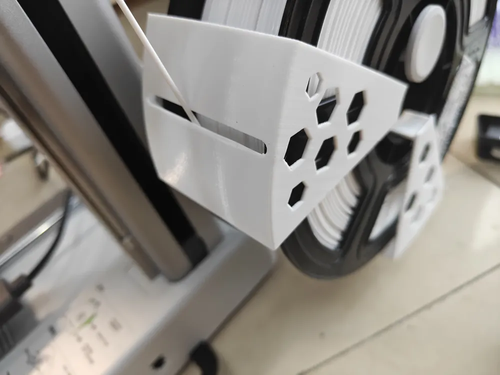 Filament guide anti-filament tangling artifact a small hanger no ...