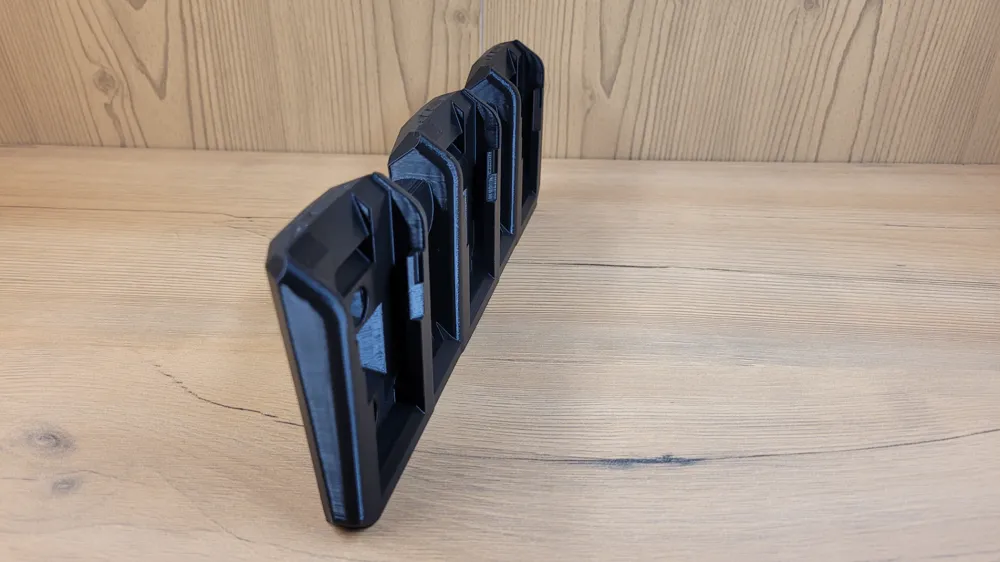 DeWALT battery holder 18V - triple holder by Strrejda - MakerWorld
