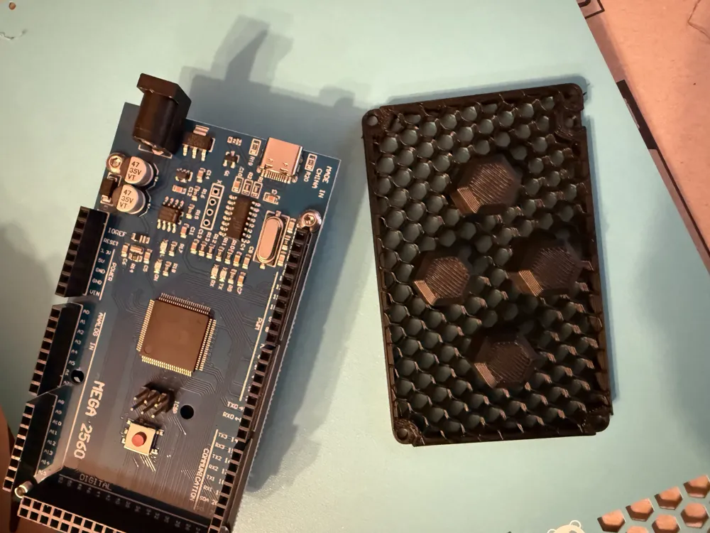 Honeycomb Storage Wall HSW Arduino Mega Mount by Jeffrey MakerWorld ...