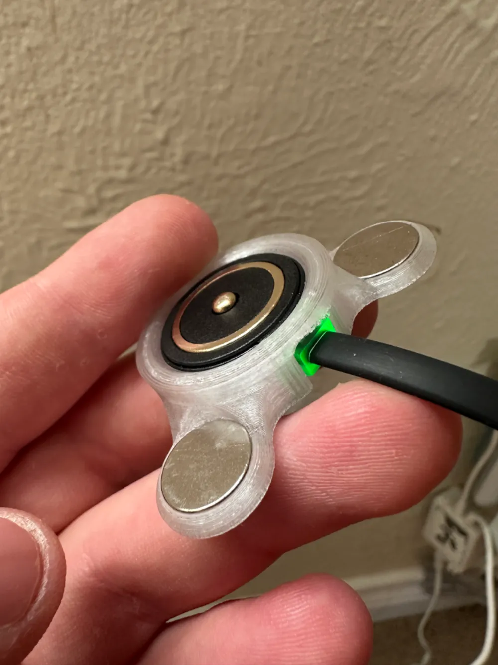 Olight Magnetic Charger Stand by Maxwell Lundt MakerWorld: Download ...