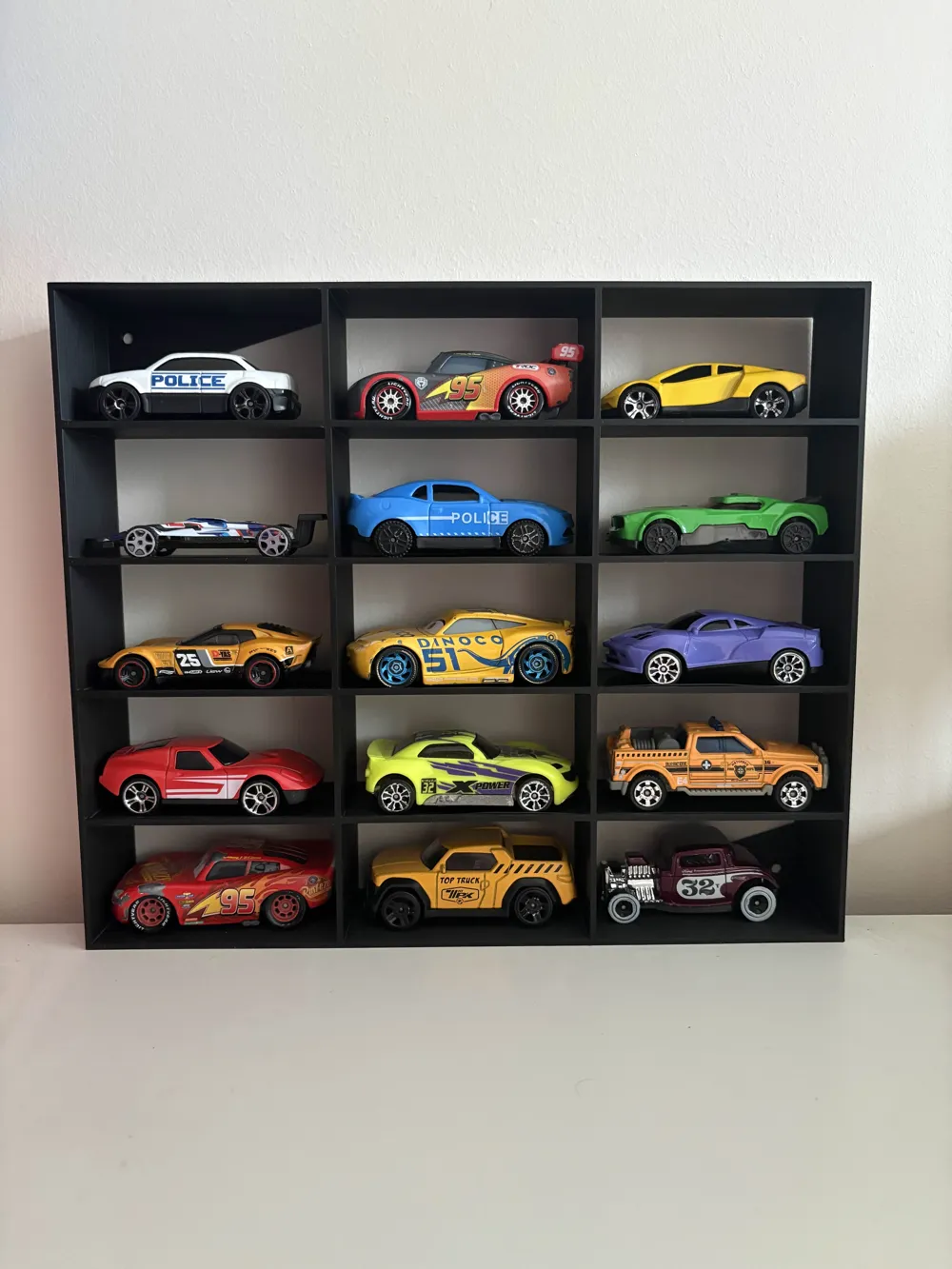 Hot Wheels Wall Display – 3x5 Grid (1:64 Scale) - Free 3D Print Model ...