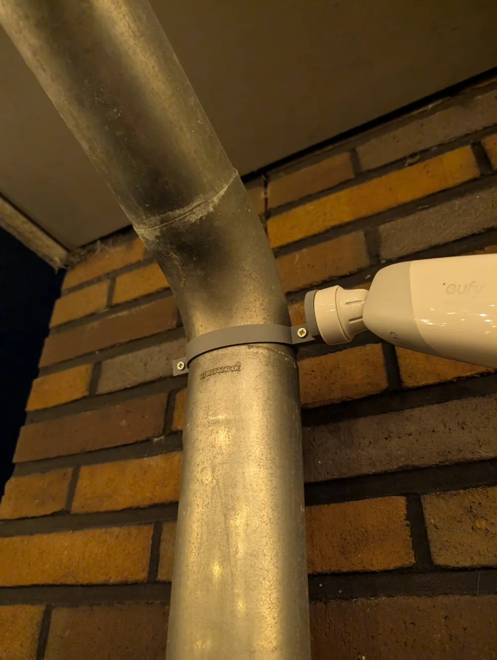 Eufy Cam Mount downpipe DN80 Remixed by DanielB - MakerWorld